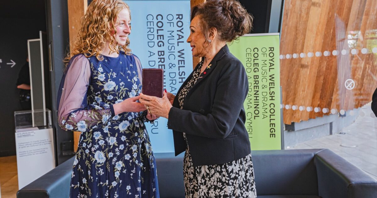 Dame Shirley Bassey presents… | Royal Welsh College of Music & Drama